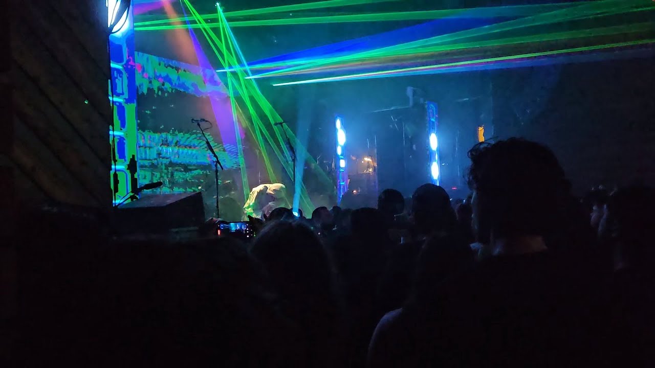 Riptide Live- Beartooth (Houston 2024) - YouTube