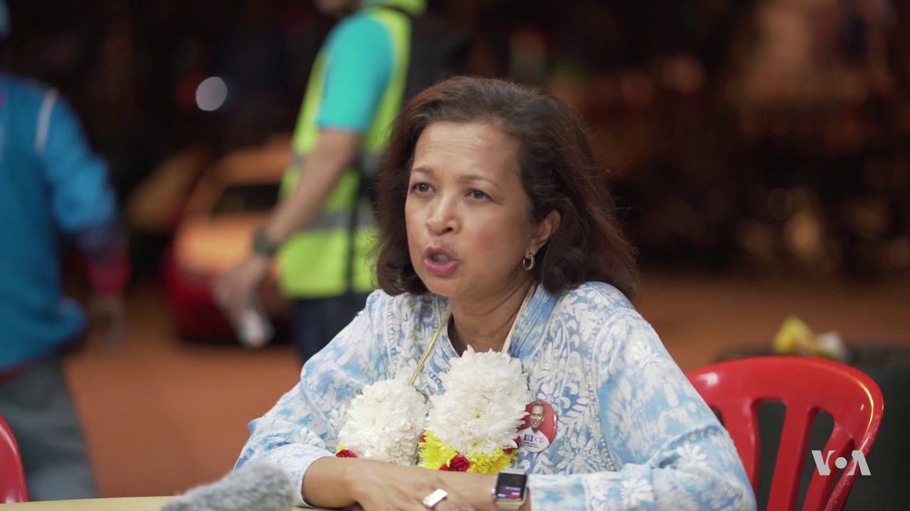 Malaysian PM Fights for Political Survival - YouTube