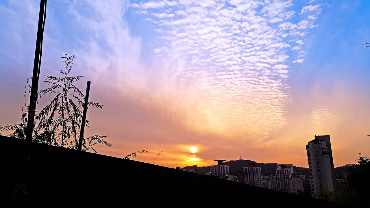 How to create dramatic sunset and blue sky in Photoshop - YouTube