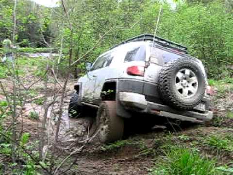FJ Cruiser Gets Stuck in 3 inches of Mud - YouTube