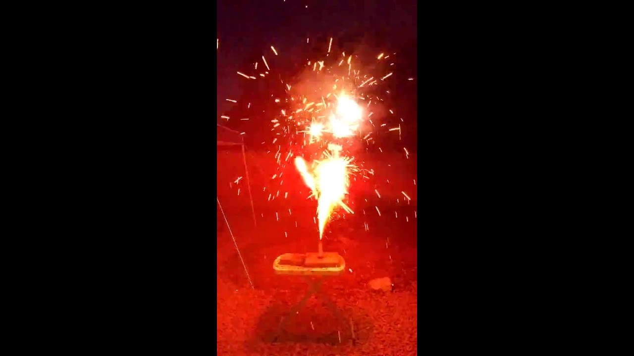 Jade Flower Fountain - Boomer Fireworks - YouTube