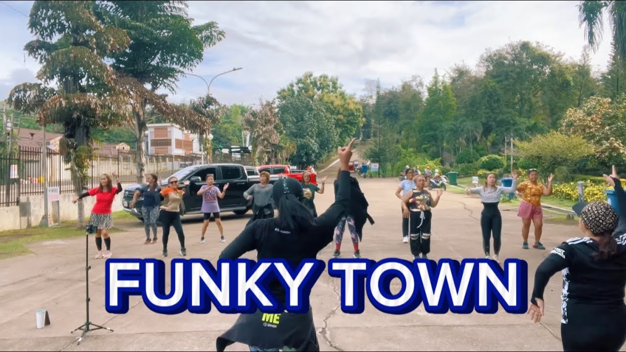 Zumba Funky Town | Retro Remix | DJ Lenard - YouTube