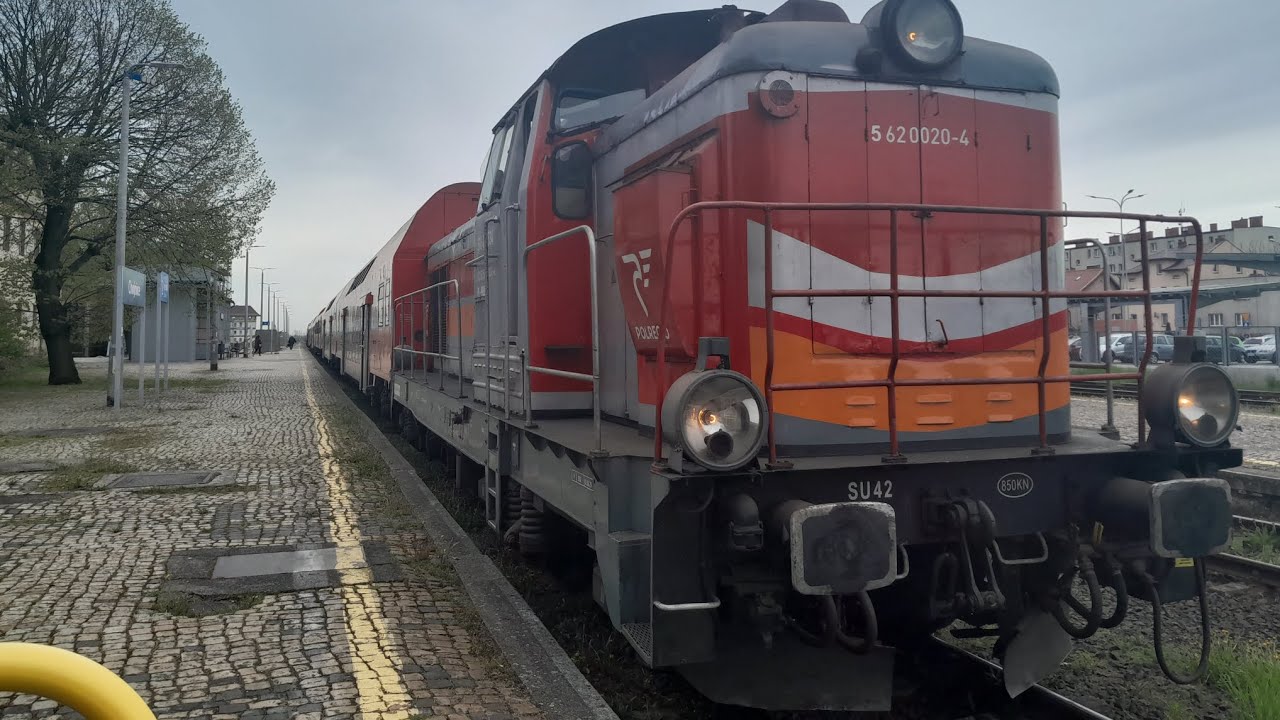 SU42-534 z regio "TUR" jedzie do Helu. - YouTube