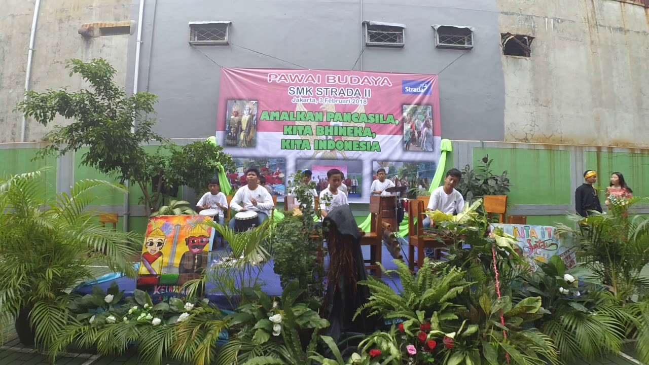 Penampilan Ciliwung Percussion di SMK Strada II Jakarta - YouTube