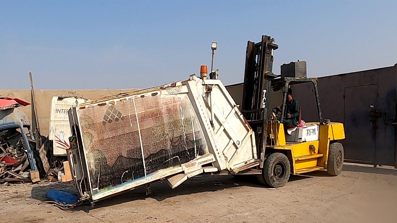 How to Convert a Short Truck into a Garbage Collection Truck - YouTube