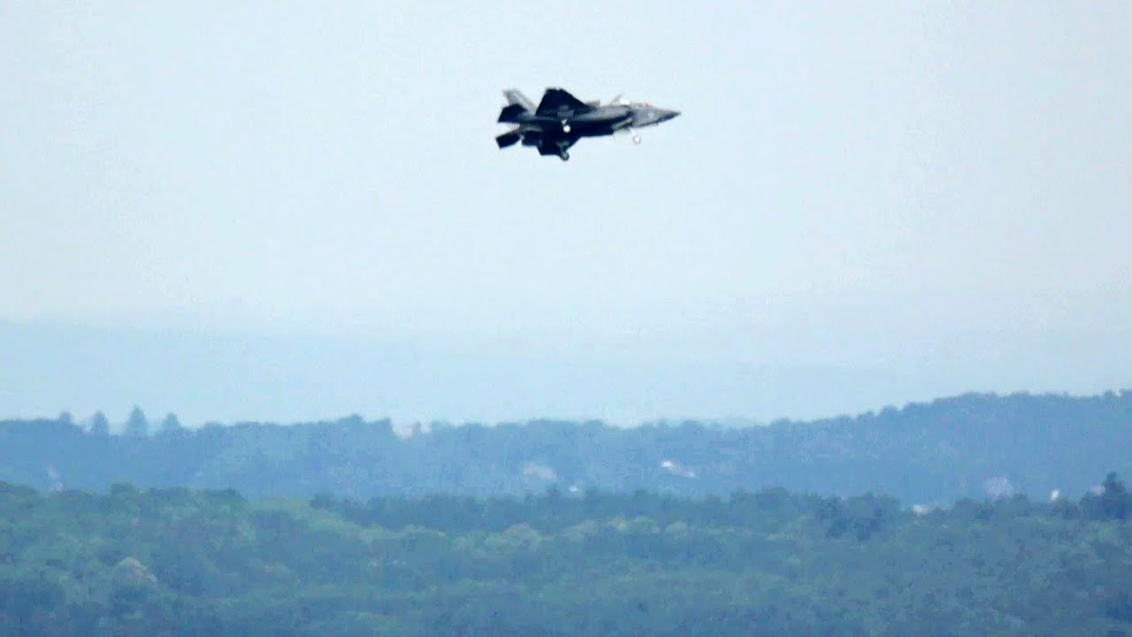 RAF F-35B Hovering Over Farnborough Airshow 2022 - YouTube