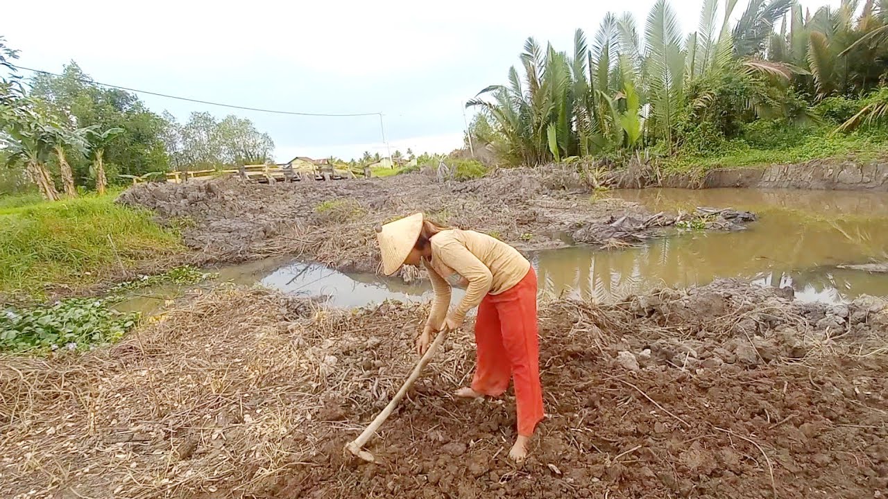 LUAR BIASA BU UMI TERNYATA BISA MENCANGKUL - YouTube