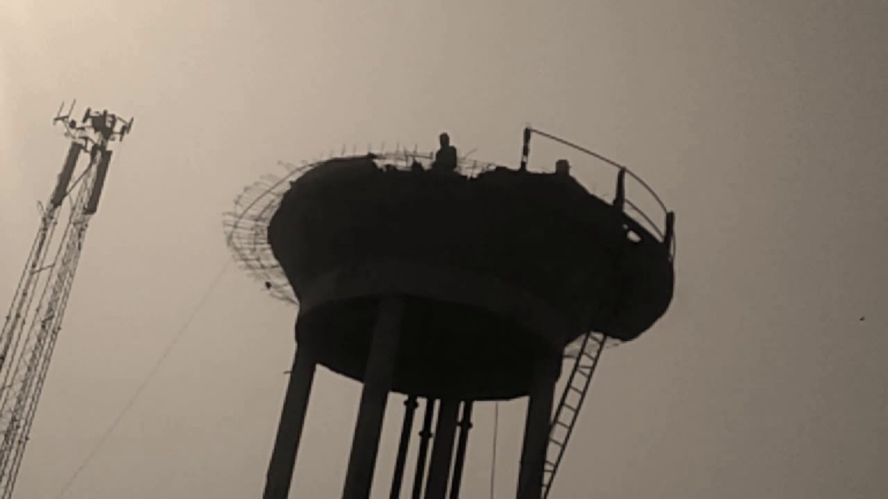 50 year old water tank falling - YouTube