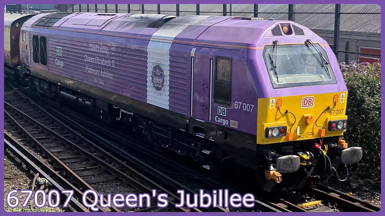 DB Cargo 67007 Hauls the Belmond British Pullman 'Murder Mystery' Tour! - YouTube