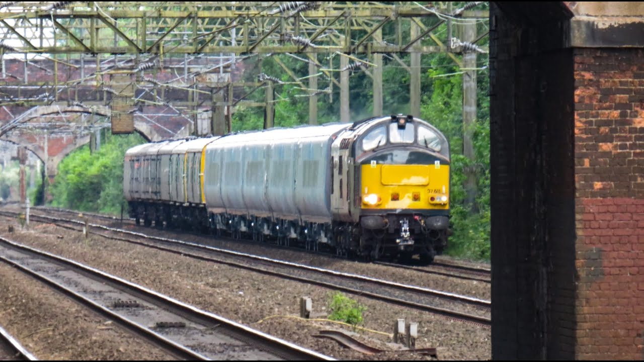 **NEW TPE STOCK** ROG Class 37 No. 37611 on 5Q42 @ Heaton Chapel on 3.6 ...
