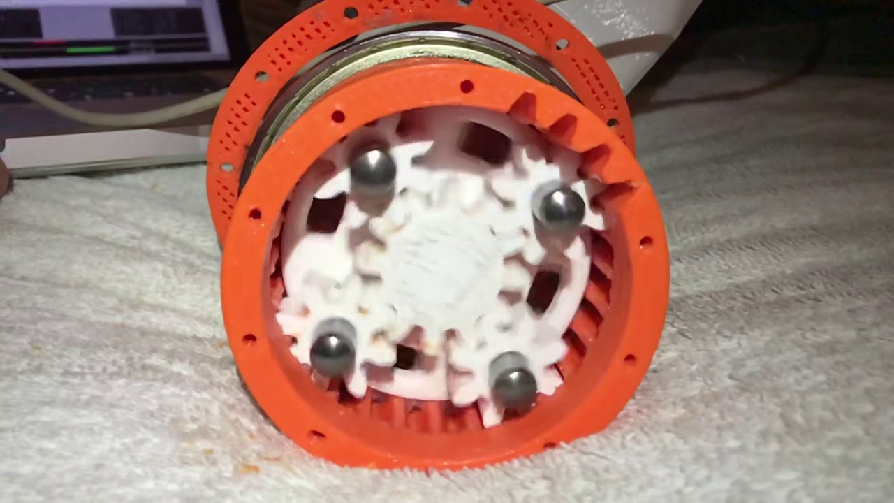 Slow motion gearbox spinning - YouTube