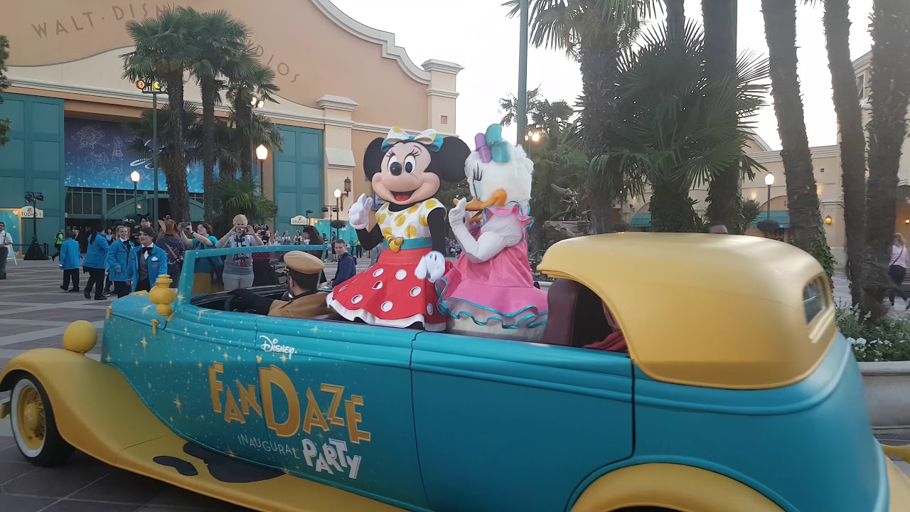 2018 - 06 - 02 - Disney FanDaze - Parade Studio 1 - YouTube