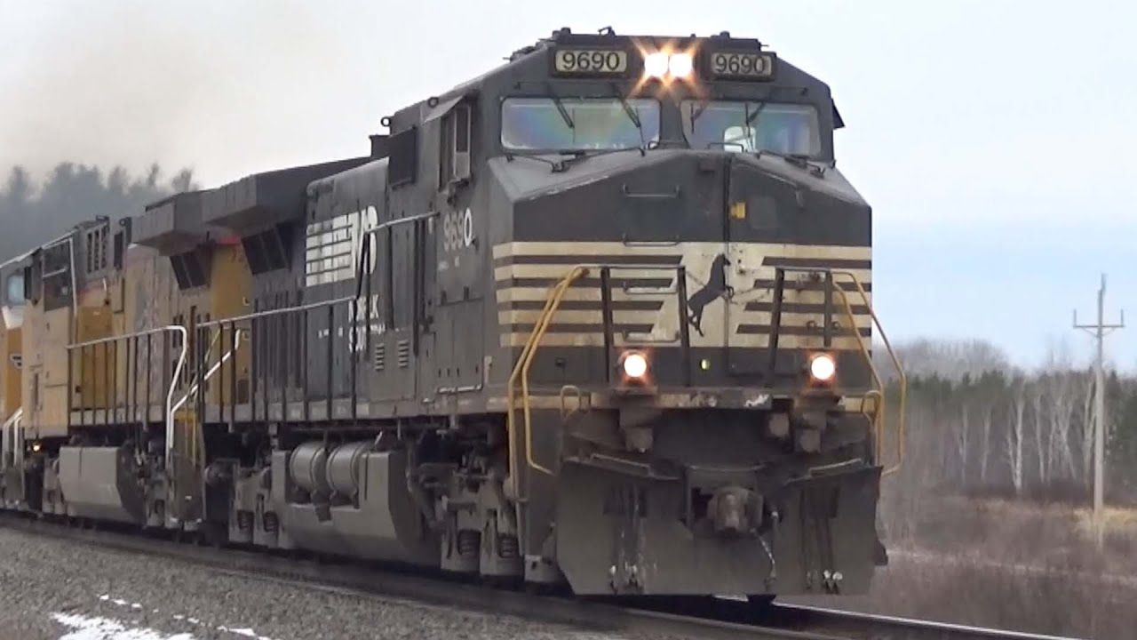 NS Dash 9 leader on OMWRP - Just listen to it's awesome K5LA horn - YouTube