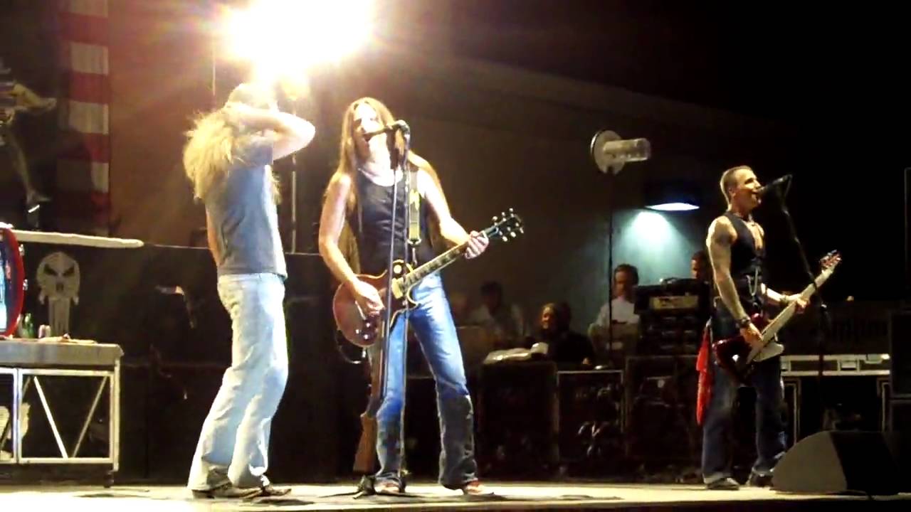 Jackyl - Jesse James Dupree sings with his son on stage - YouTube
