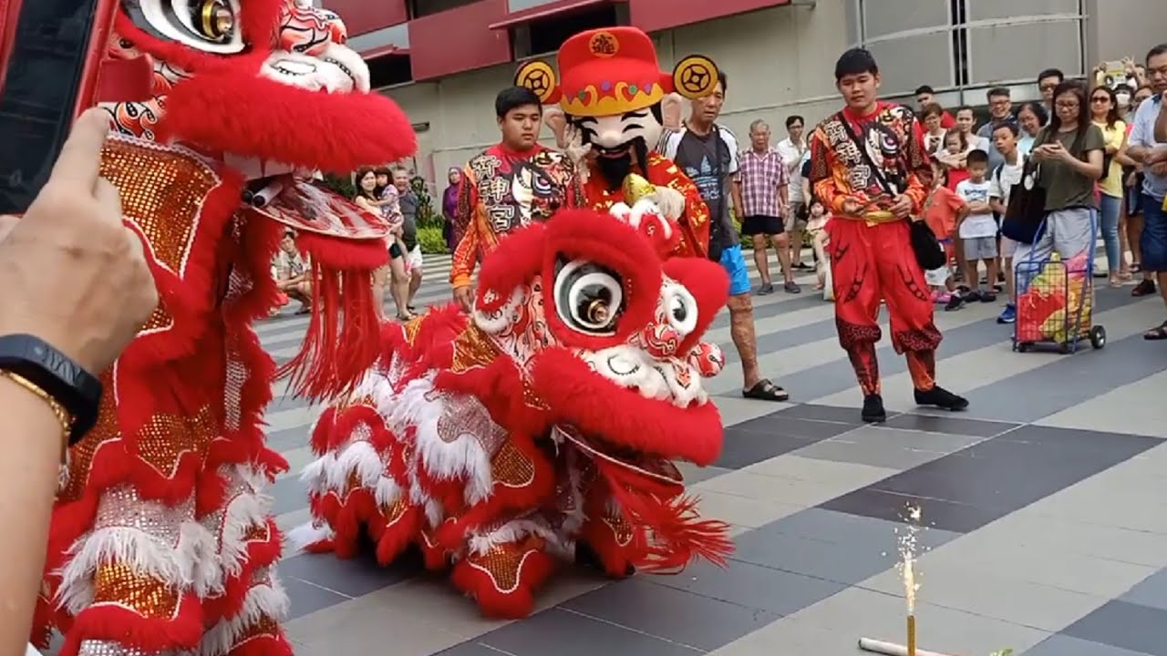 Yew Tee MRT lion dance 2020 || Know the lucky number 2020 - YouTube