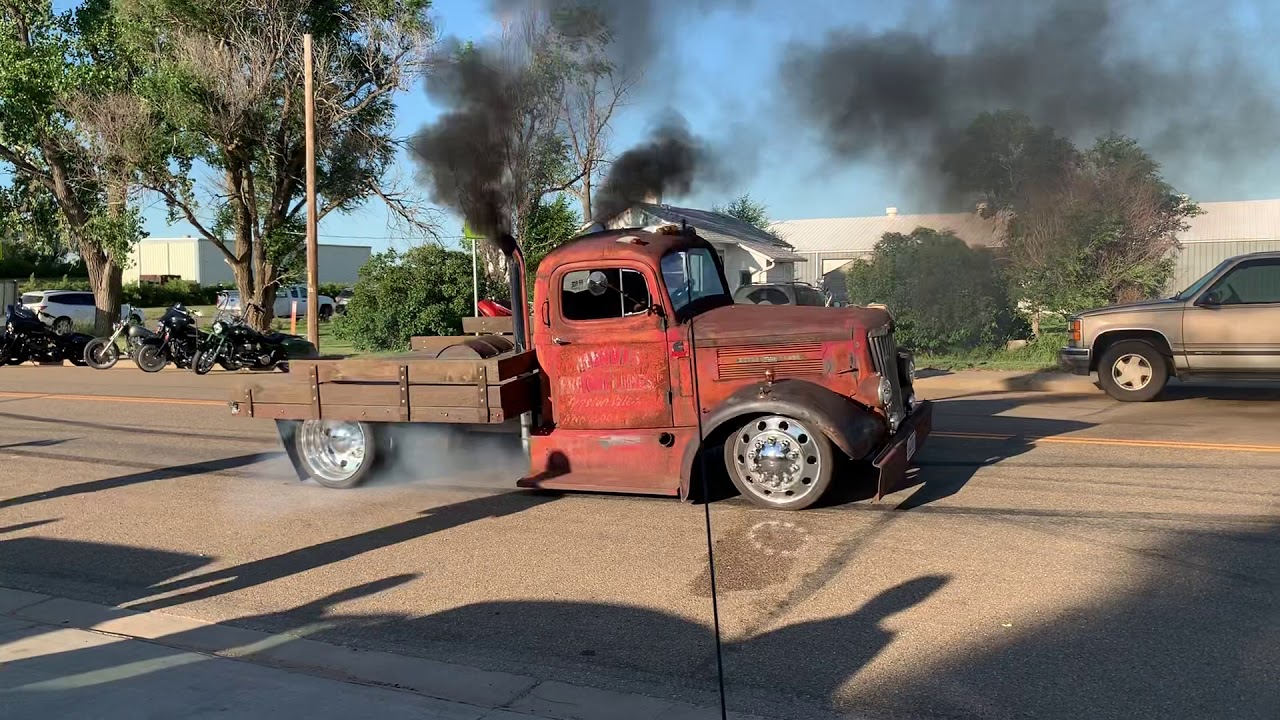 Diesel rat rod burn out - YouTube
