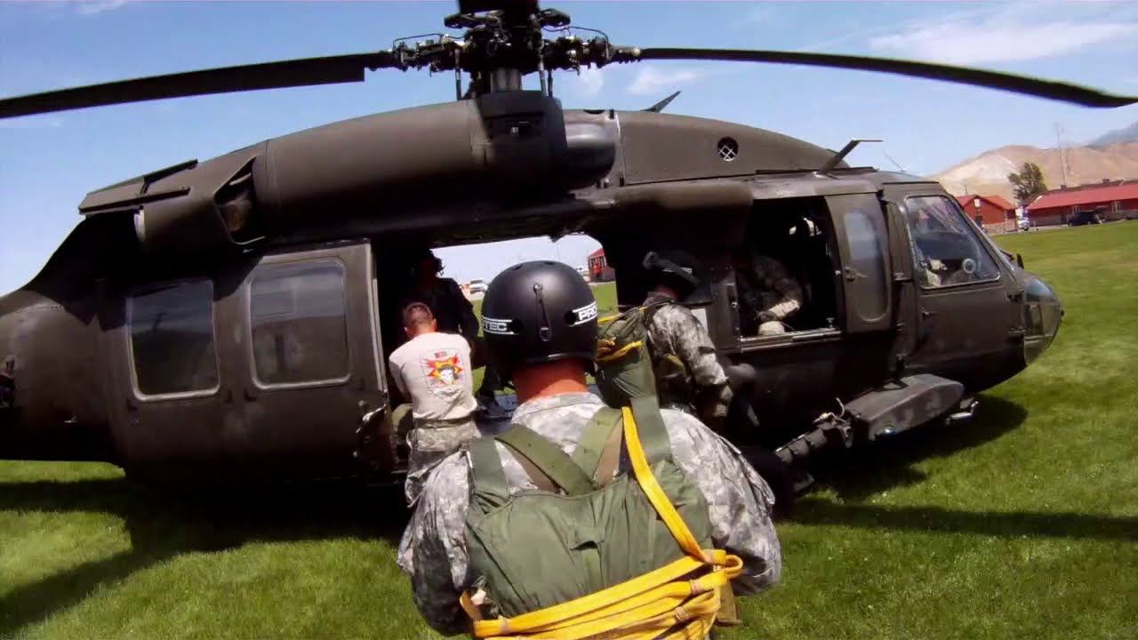 UH-60 static line water jump - YouTube