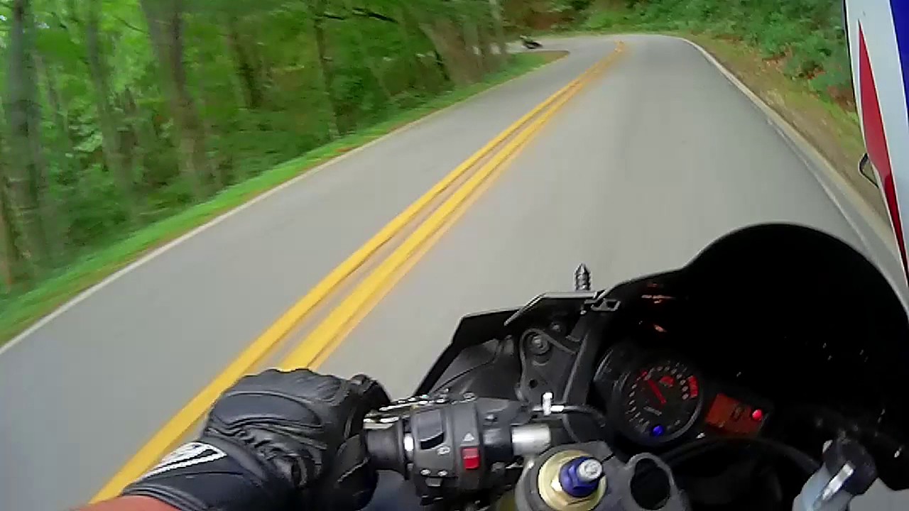 Bikes chasing an rx7 - YouTube