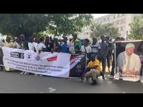 Dakar Matin est en direct à la Marche Pacifique "AAR SUNU ÉLECTIONS ...