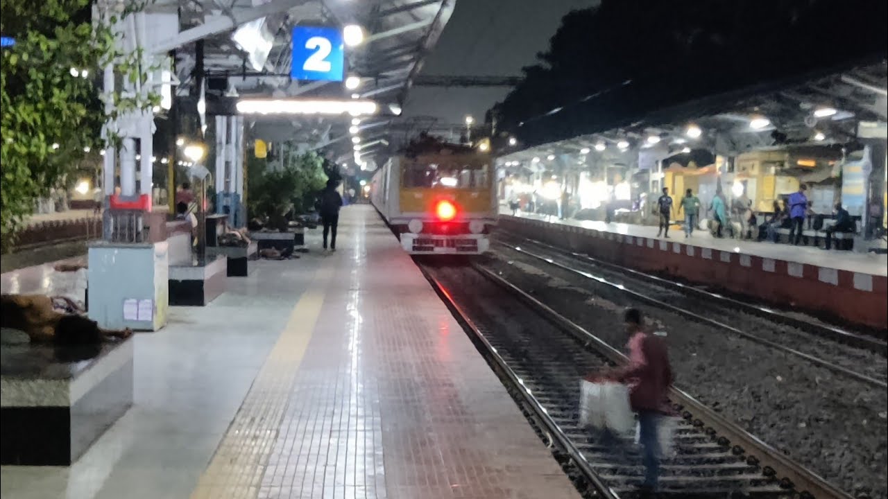 31336/ Kalyani Simanta Local Arriving Khardaha Railway Station ...