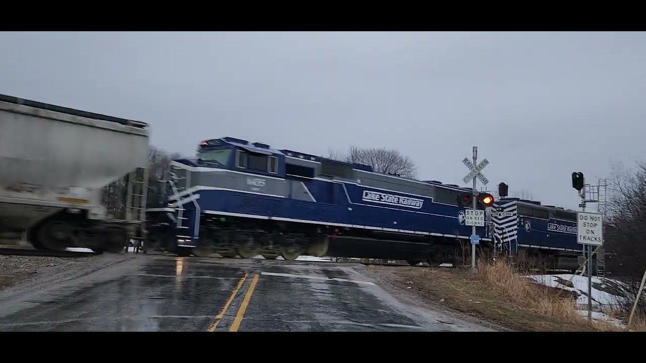 LSRC 6304 & LSRC 6435 Southbound Birch Run Twp. - YouTube