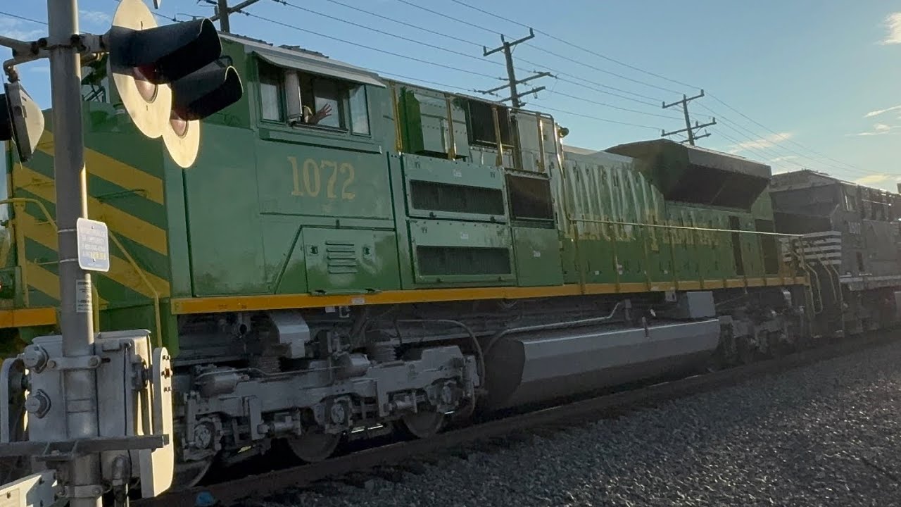Norfolk Southern 1072 Illinois Terminal heritage unit in point on NS ...