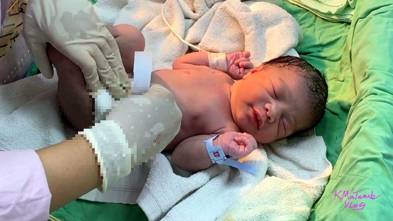 First hour of life. - YouTube