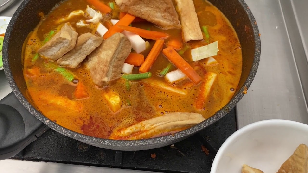 Making Lontong in Bangkok - YouTube