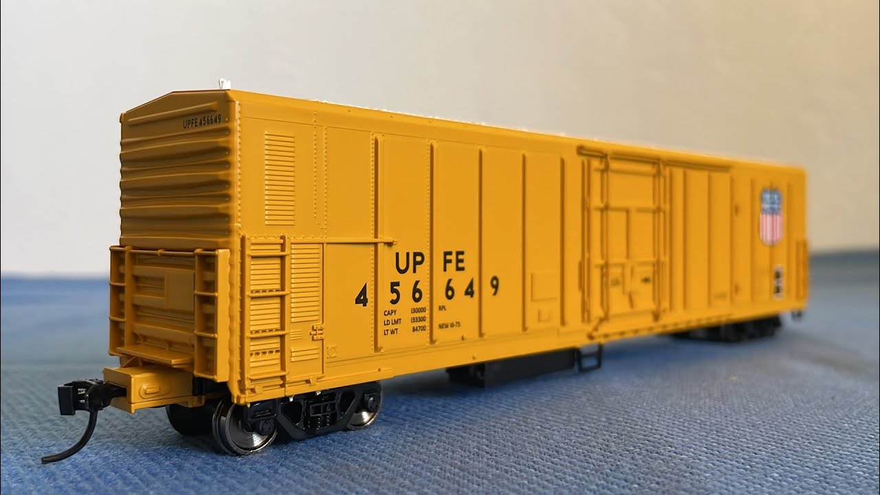 UPFE Mechanical Reefer (Walthers Mainline) Review - YouTube