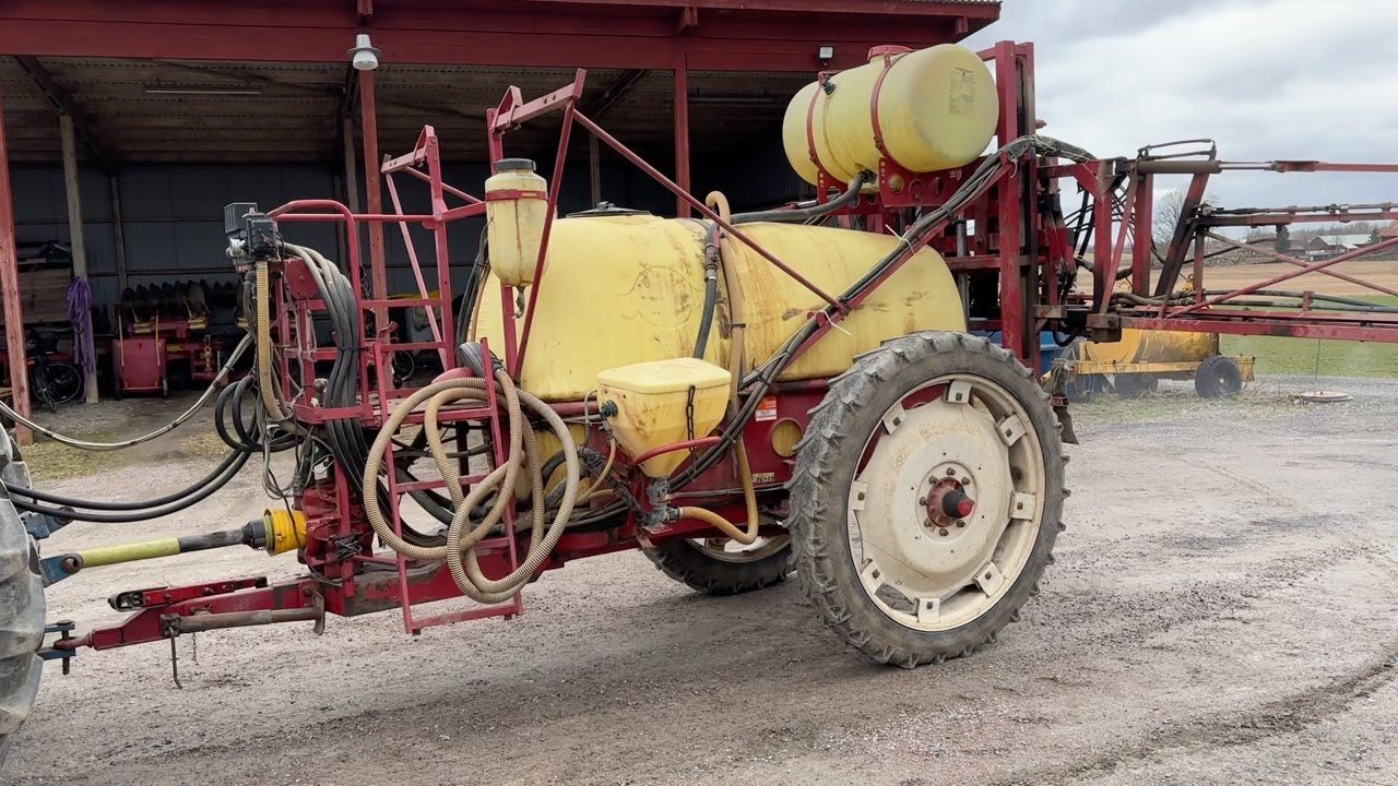 Köp Växtskyddsspruta Hardi TZ 2400 med hjulstyrning på Klaravik - YouTube