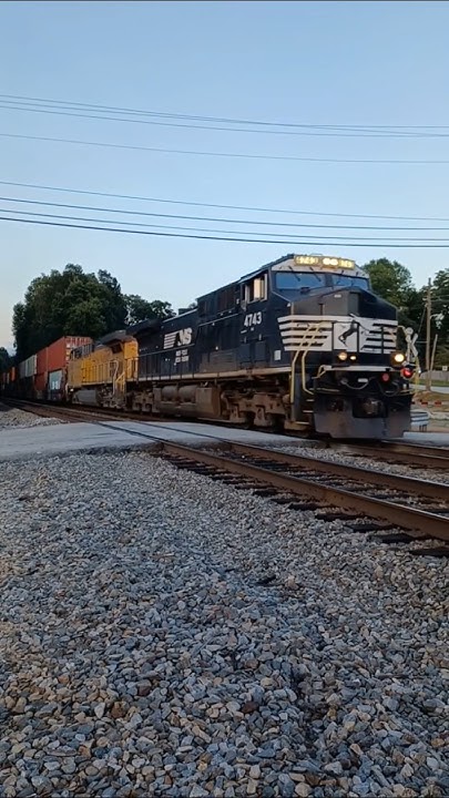 LOUD Horn Blast "climbing into downtown" Norfolk Southern #4743 - #243 + UP #9603 @rider22 - YouTube