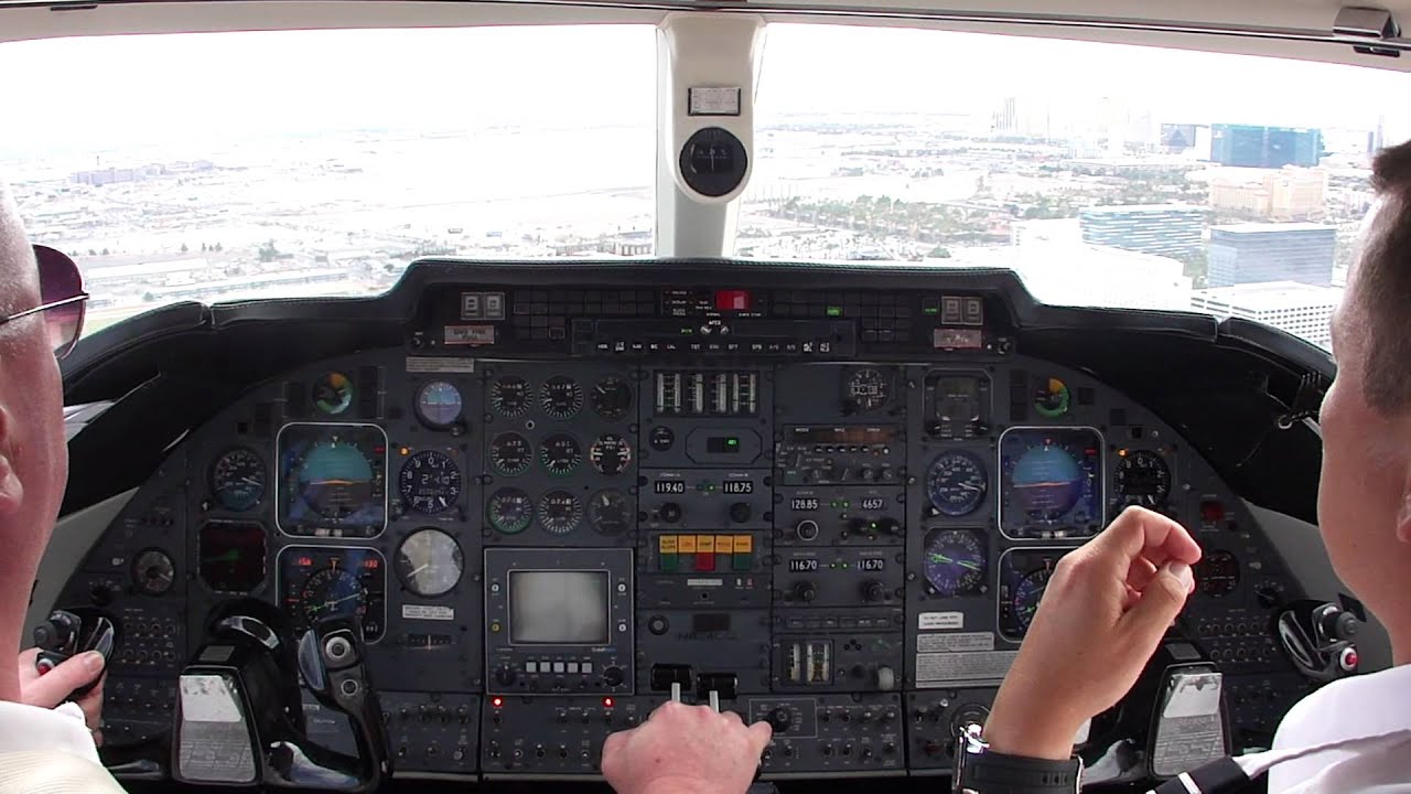 Lear 55 landing Las Vegas - YouTube