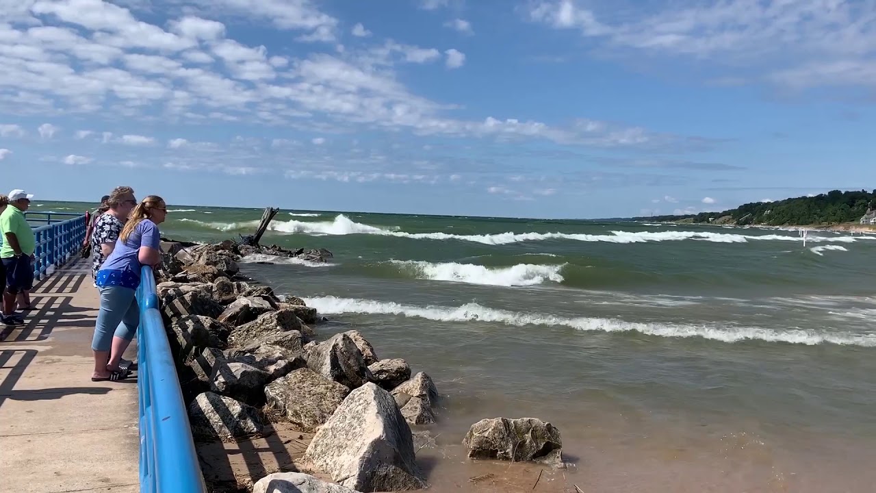 High winds and waves hit Ottawa County beach - YouTube
