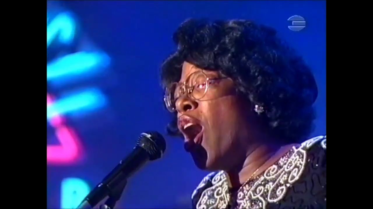 LEAVIN' TOWN (LIVE) - FRANCINE REED - YouTube