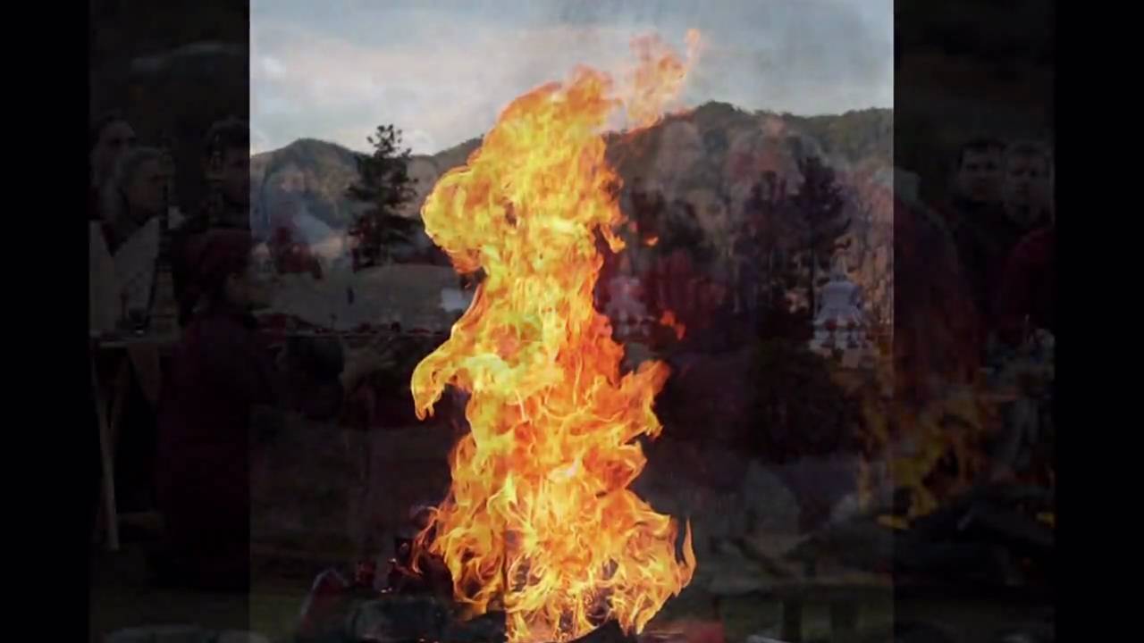 Tibetan Buddhist Fire Ceremony - YouTube