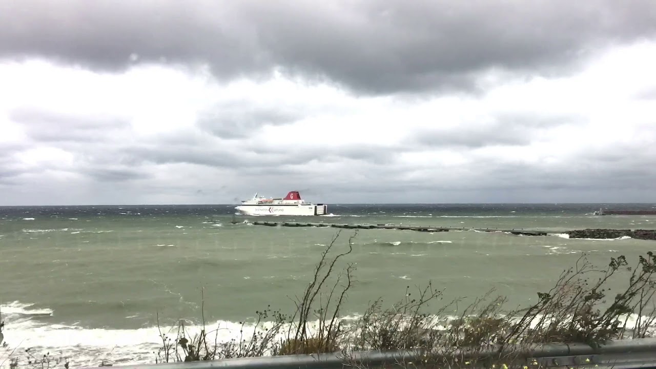 M/S Visby (Destination Gotland) åker ut ur Visby hamn i storm - YouTube
