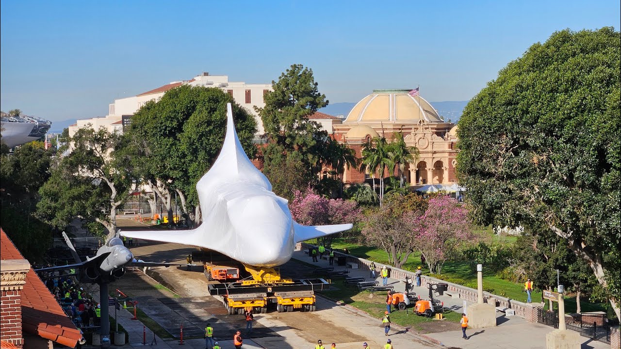 California Science Center // Space Shuttle Endeavour Installation - YouTube