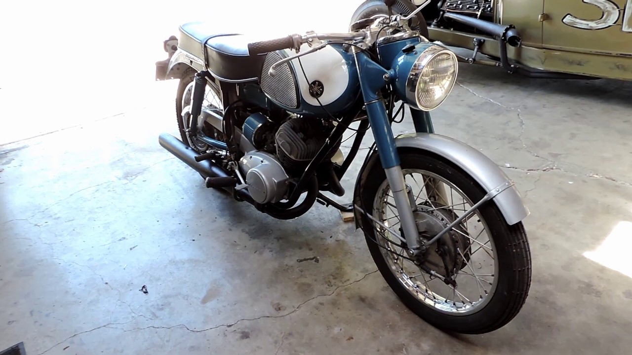 Japan's Radical Two Stroke 1963 Yamaha YDS2 - YouTube