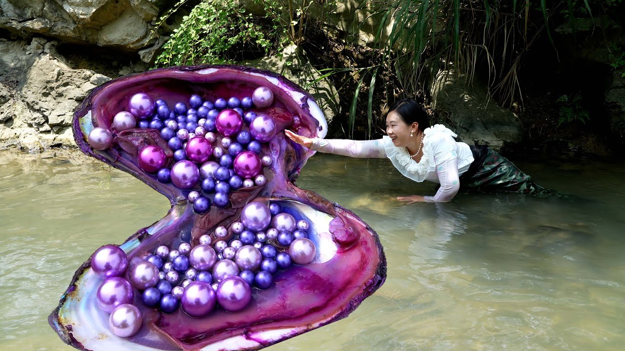 😀🎁A girl searches for giant mussels in a pearl rich stream, collecting ...