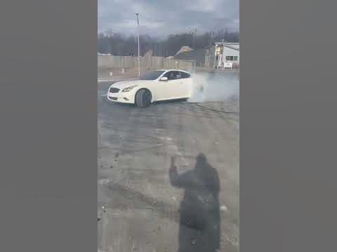 Infinti G37 Coupe RWD doing Donuts - YouTube