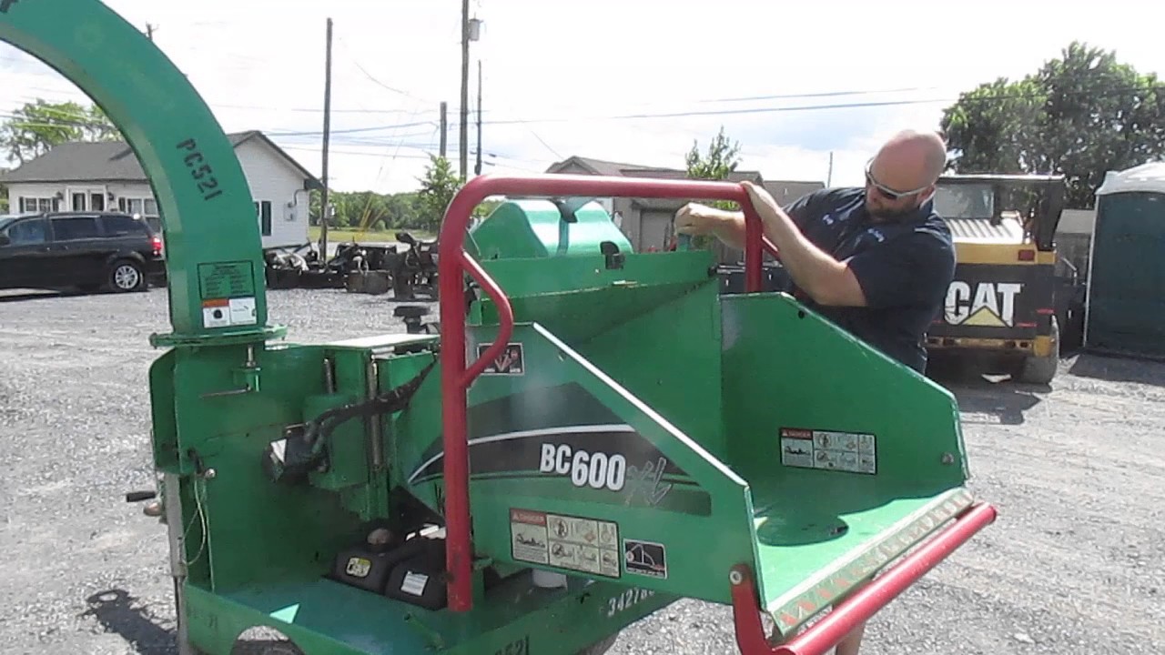 Vermeer BC600 Chipper - YouTube