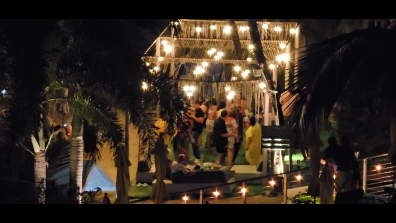 Tippsy Beach bar dancing - YouTube