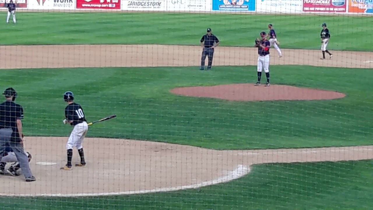 Tanner Boyle vs u21 Elmwood giants - YouTube