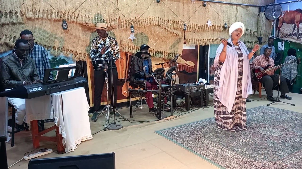 SAHRA HALGAN LIVE SOMALI MUSIC HIDA DHAWR - YouTube