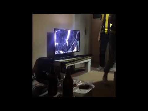 OZAN TUFANA SİNİRLENİP TELEVİZYONU PARÇALADI