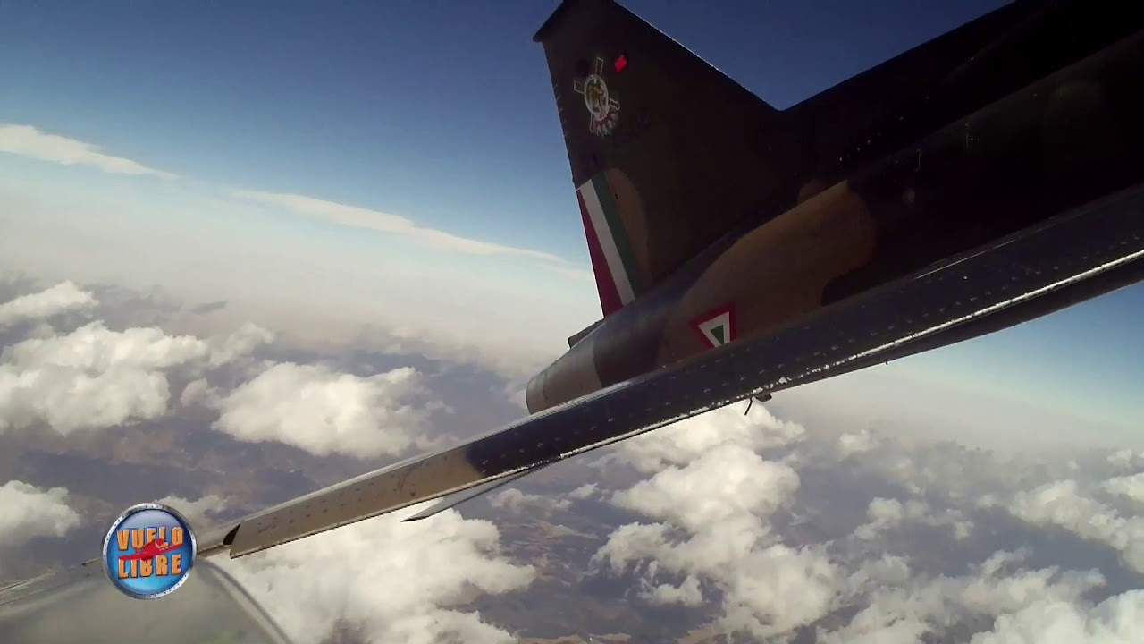 F5 en vuelo / F5 in flight - YouTube