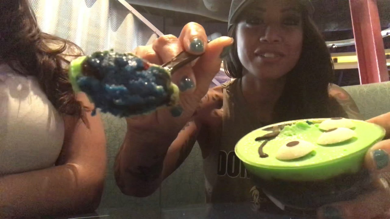 Trying out the Pixar fest Alien Parfait @ Disneyland Resort - YouTube