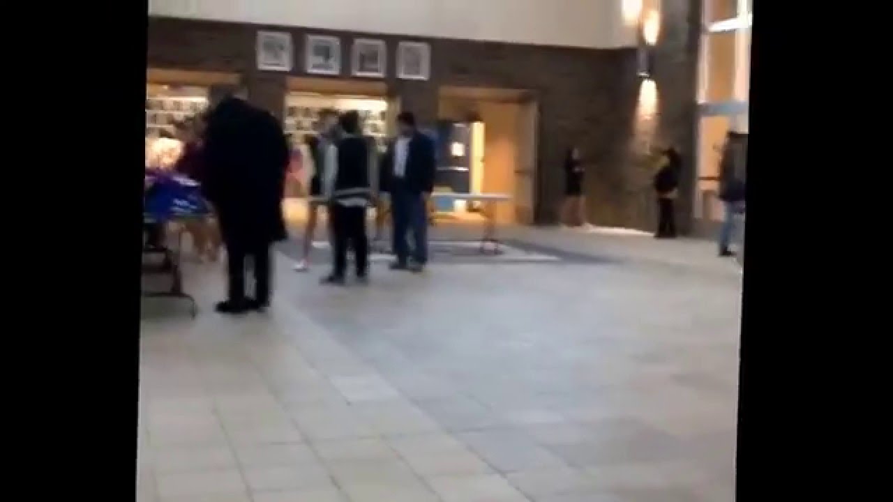 White Kid Sagging LMFAO!!! - YouTube