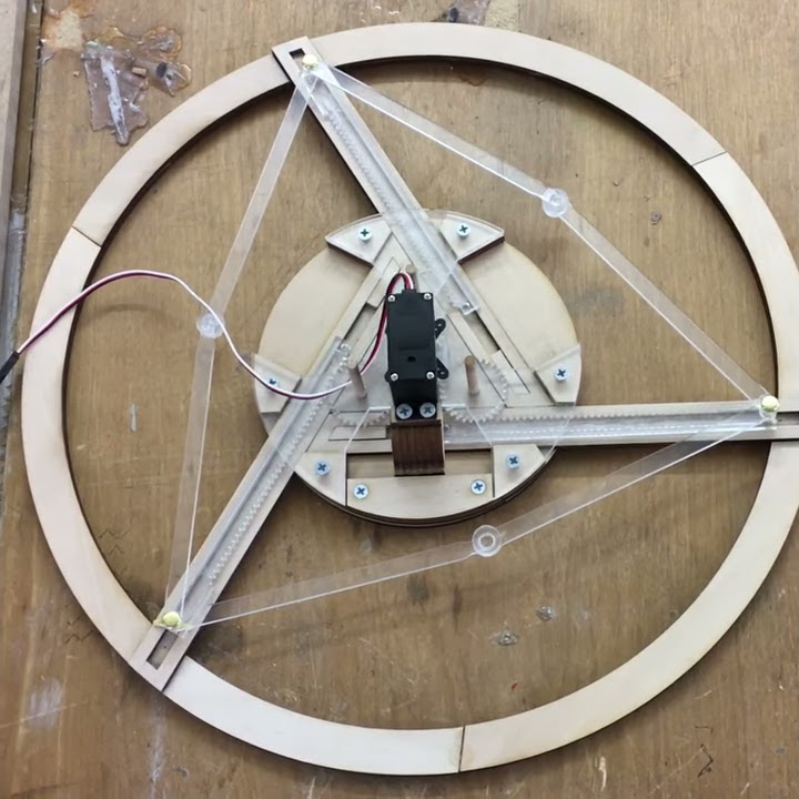 Triangular Locomotion - Expansion and Shrinkage via Arduino - Phase II - YouTube