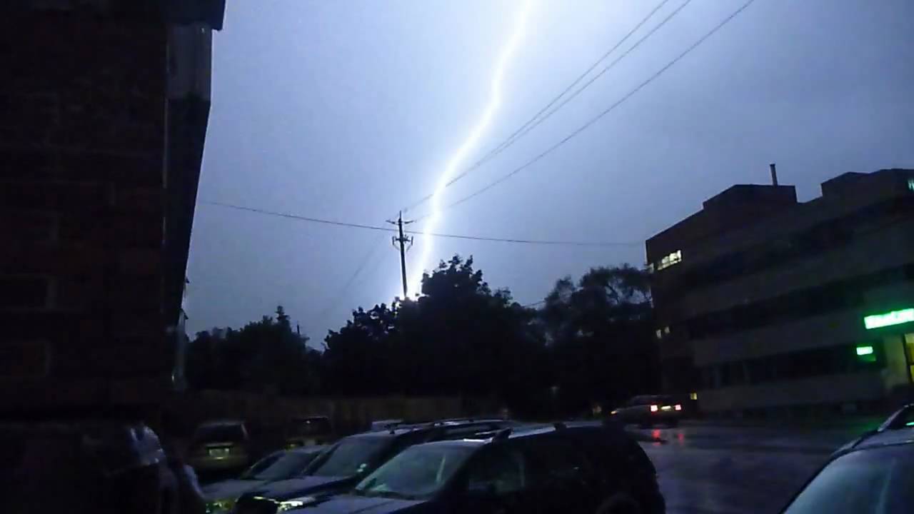 [HD] Close call: Toronto Lightning Storm (August 9, 2009) - YouTube